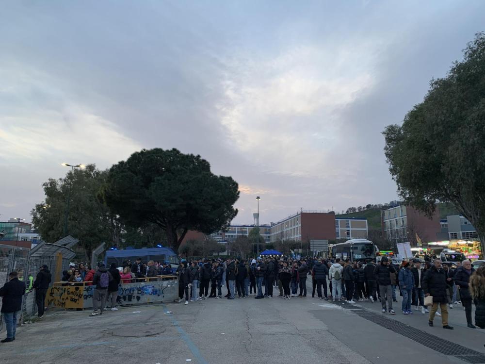 FOTO - Cancelli aperti al Maradona: tifosi in fila già da un’ora